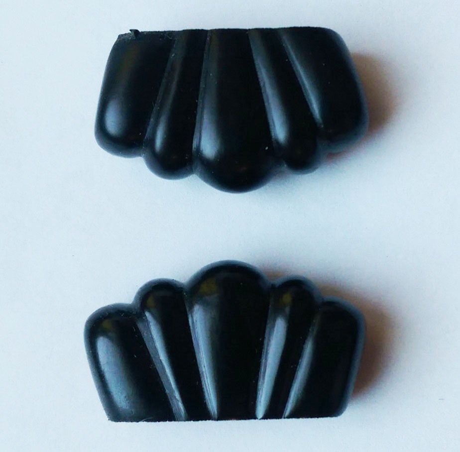 Acrylic Scallop Shell End Caps | D.E.L.S. Nantuckets